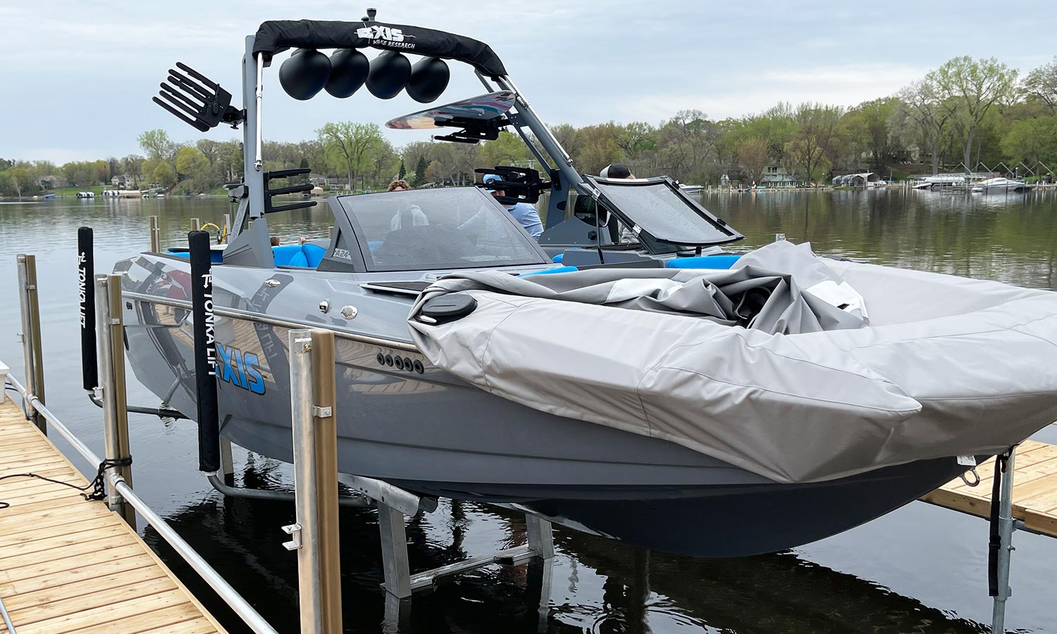 TONKA LIFT – Lake Life Dock and Lift